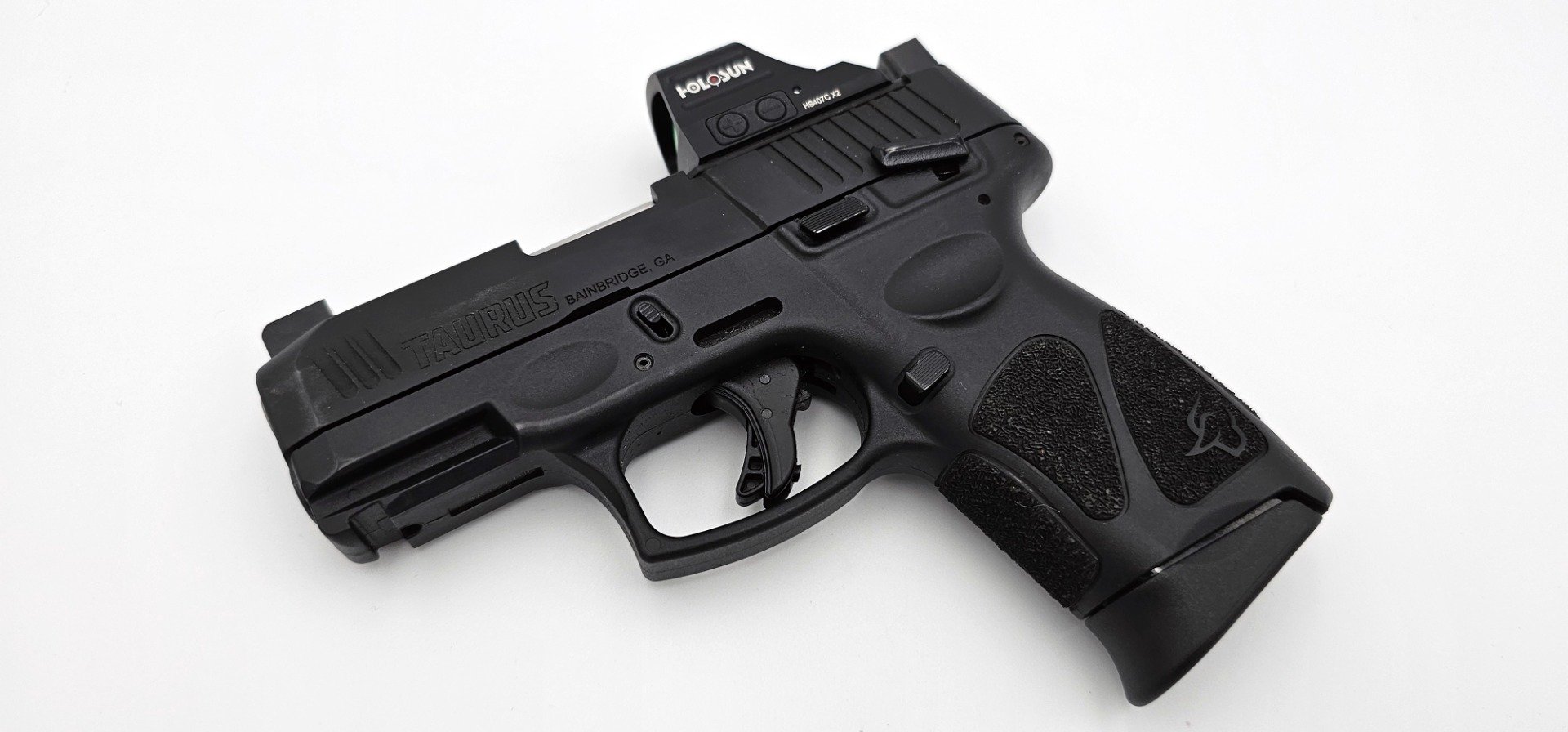 The Pros and Cons of Red Dot Pistol Sights | Ammunition Depot